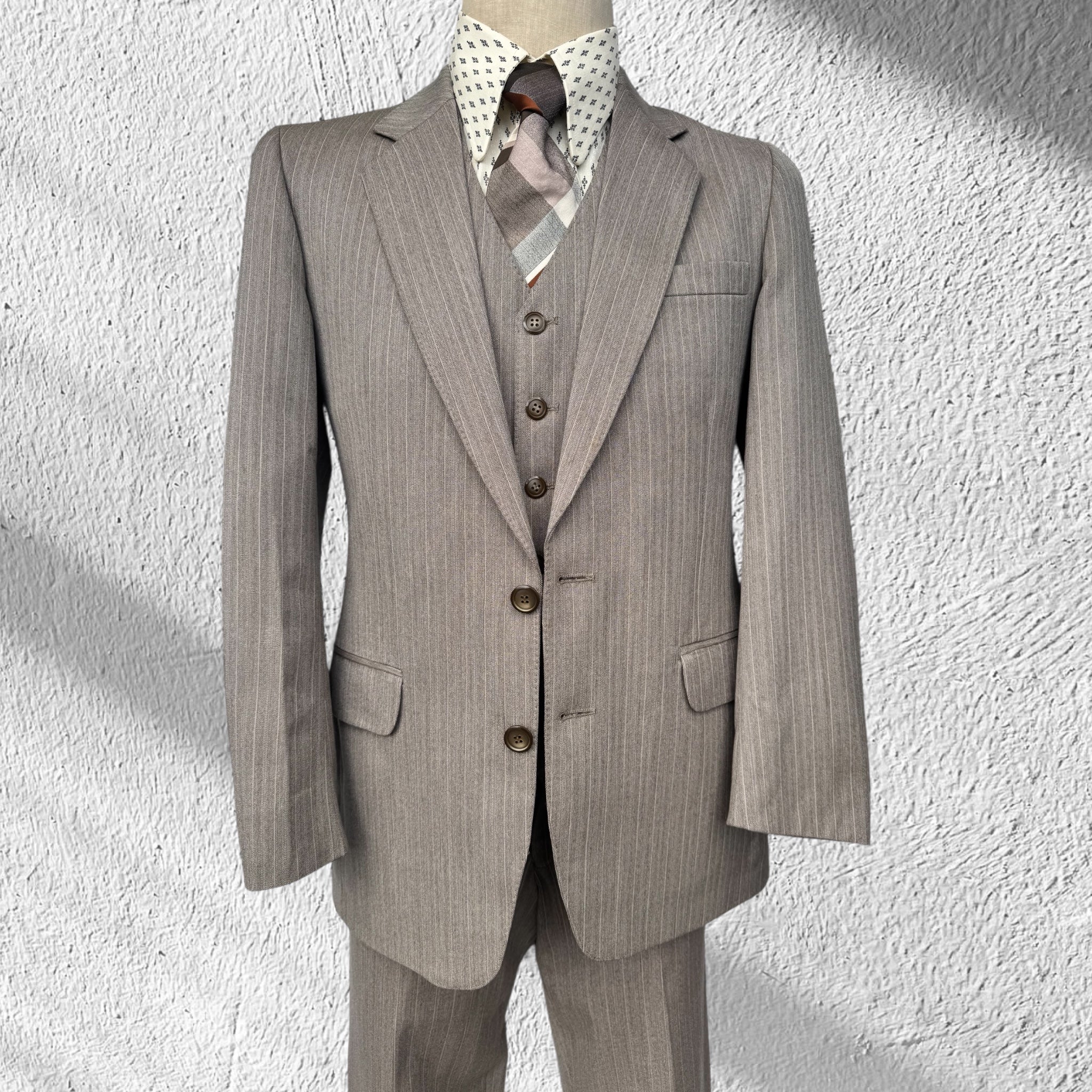 Pierre Cardin 3 Piece Suit Size 30” S /10 – Go Jo Recycled Store